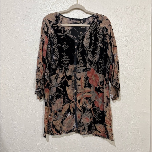 Citron | Tops | Citron Santa Monica Black Velvet And Beige Floral Front ...